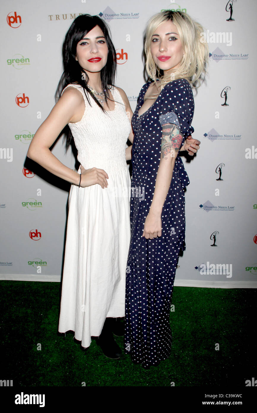 Lisa Origliasso and Jessica Origliasso of the Veronicas 2009 Miss USA ...