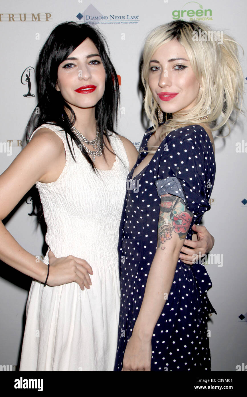 Lisa Origliasso and Jessica Origliasso of the Veronicas 2009 Miss USA ...