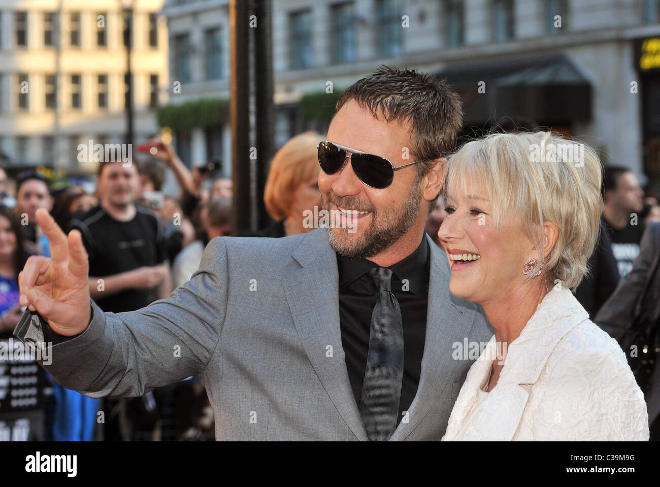 Russell Crowe and Helen Mirren UK film premiere of 'State Of Play' at ...