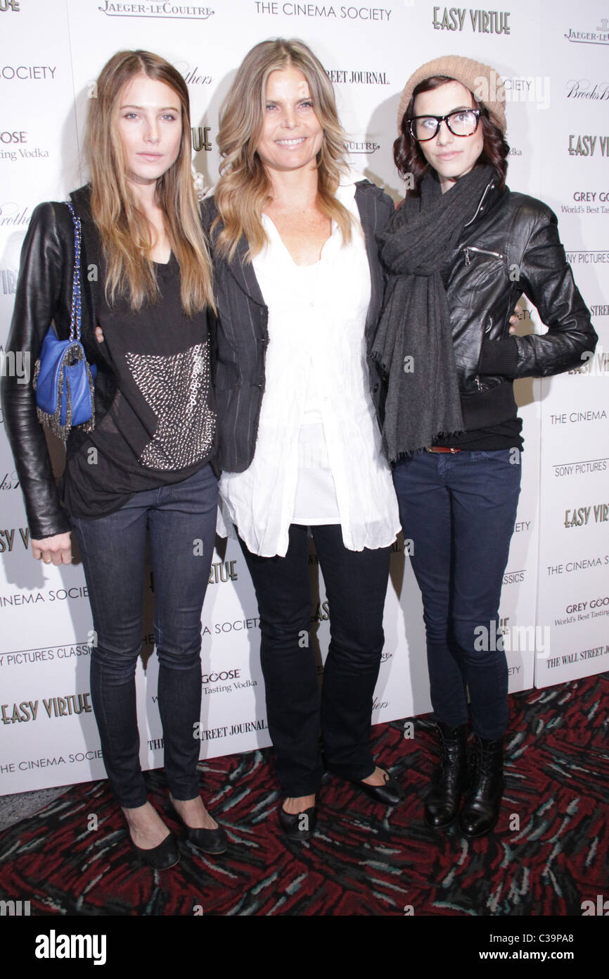 Dree hemingway and mariel hemingway hi-res stock photography and images ...