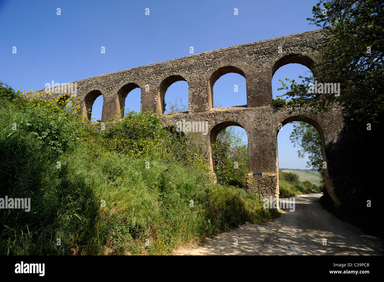 Italian aqueducts hi-res stock photography and images - Alamy