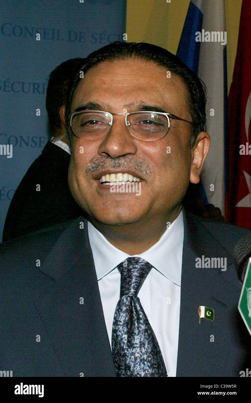Pakistani President Asif Ali Zardari meets with the United Nations ...