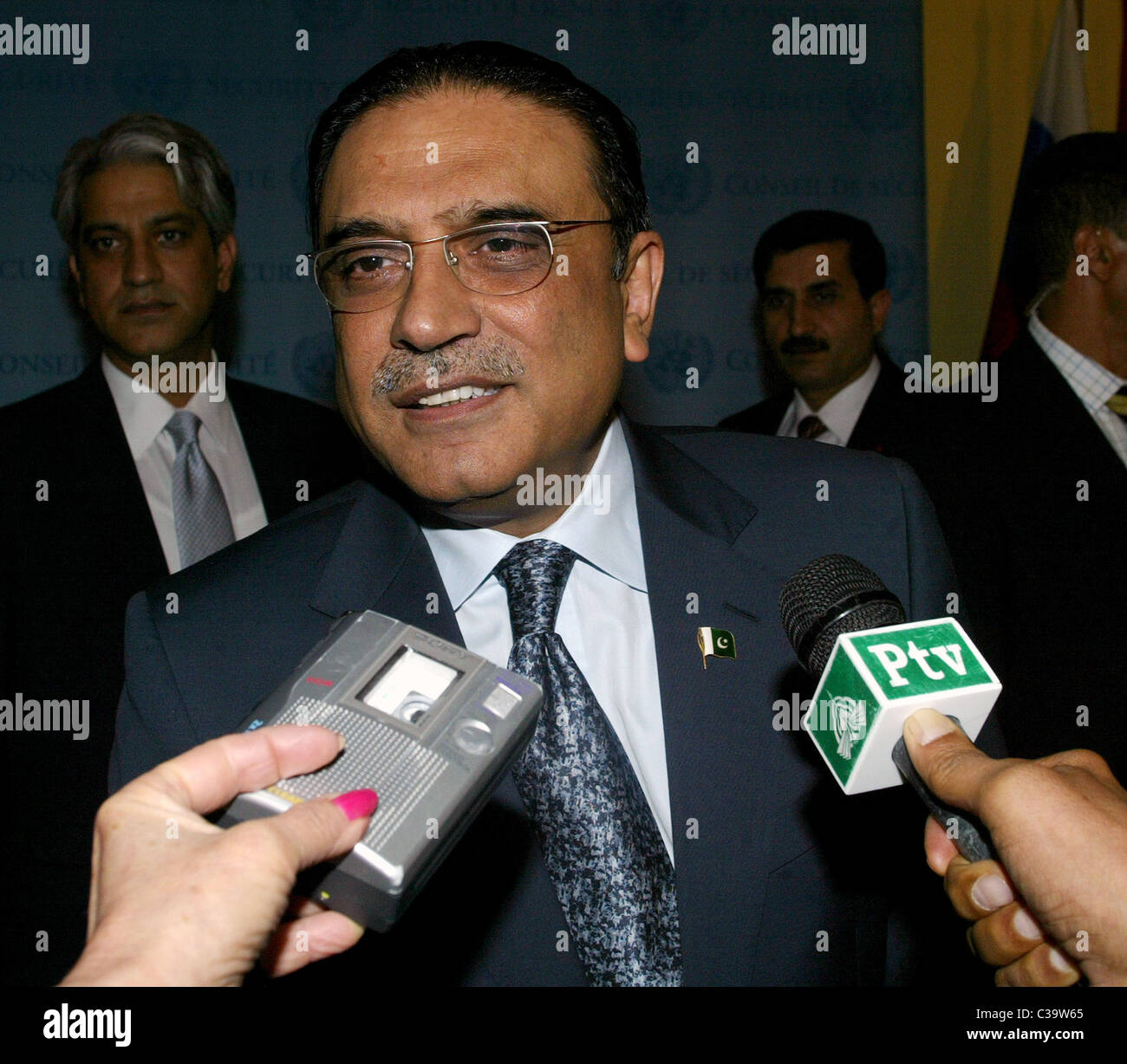 Pakistani President Asif Ali Zardari meets with the United Nations ...