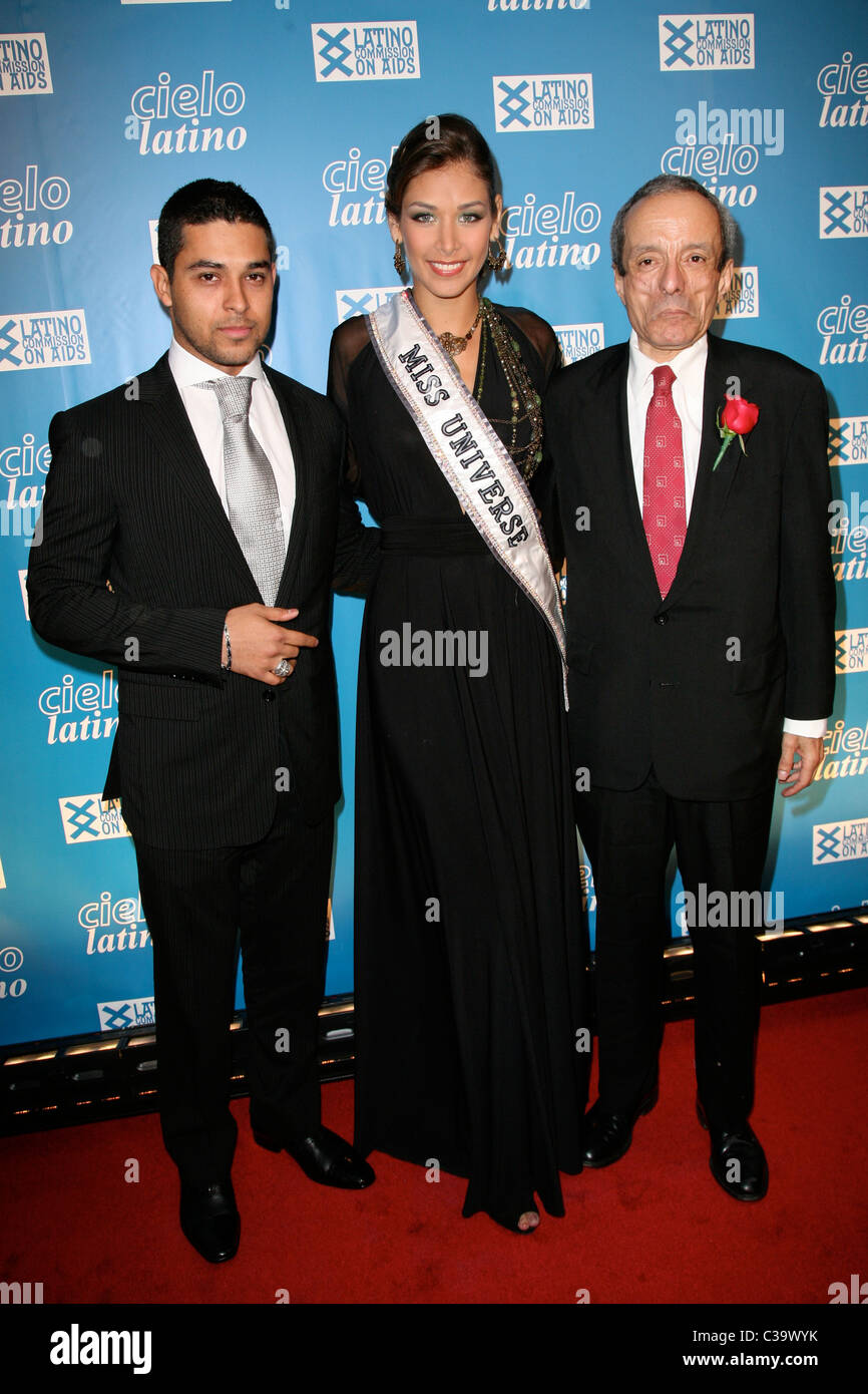 Wilmer Valderrama, Miss Universe Dayana Mendoza and Dennis deLeon ...