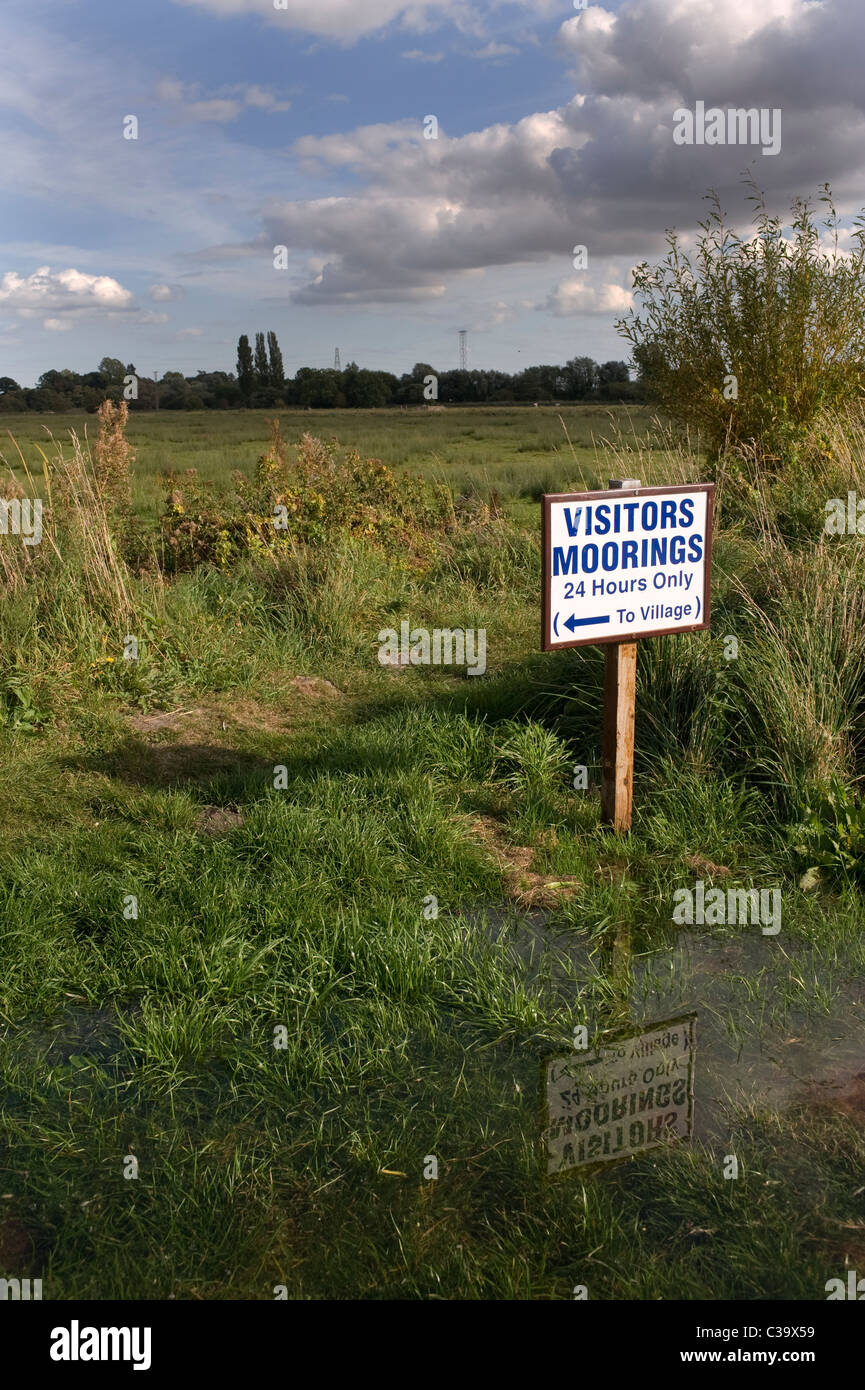 mooring sign on geldeston marshes suffolk Stock Photo - Alamy