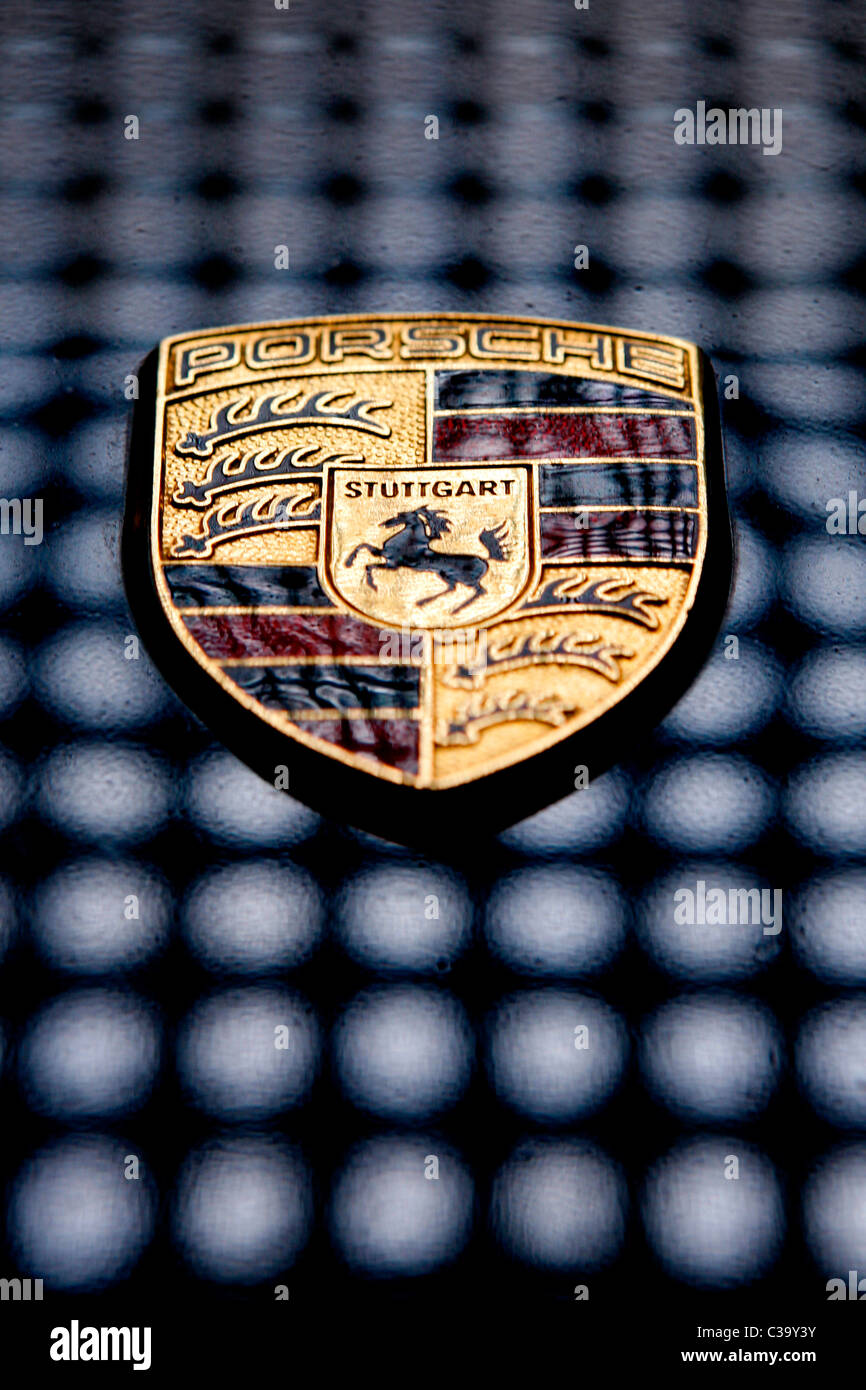 A close-up picture of a Porsche badge Stock Photo - Alamy