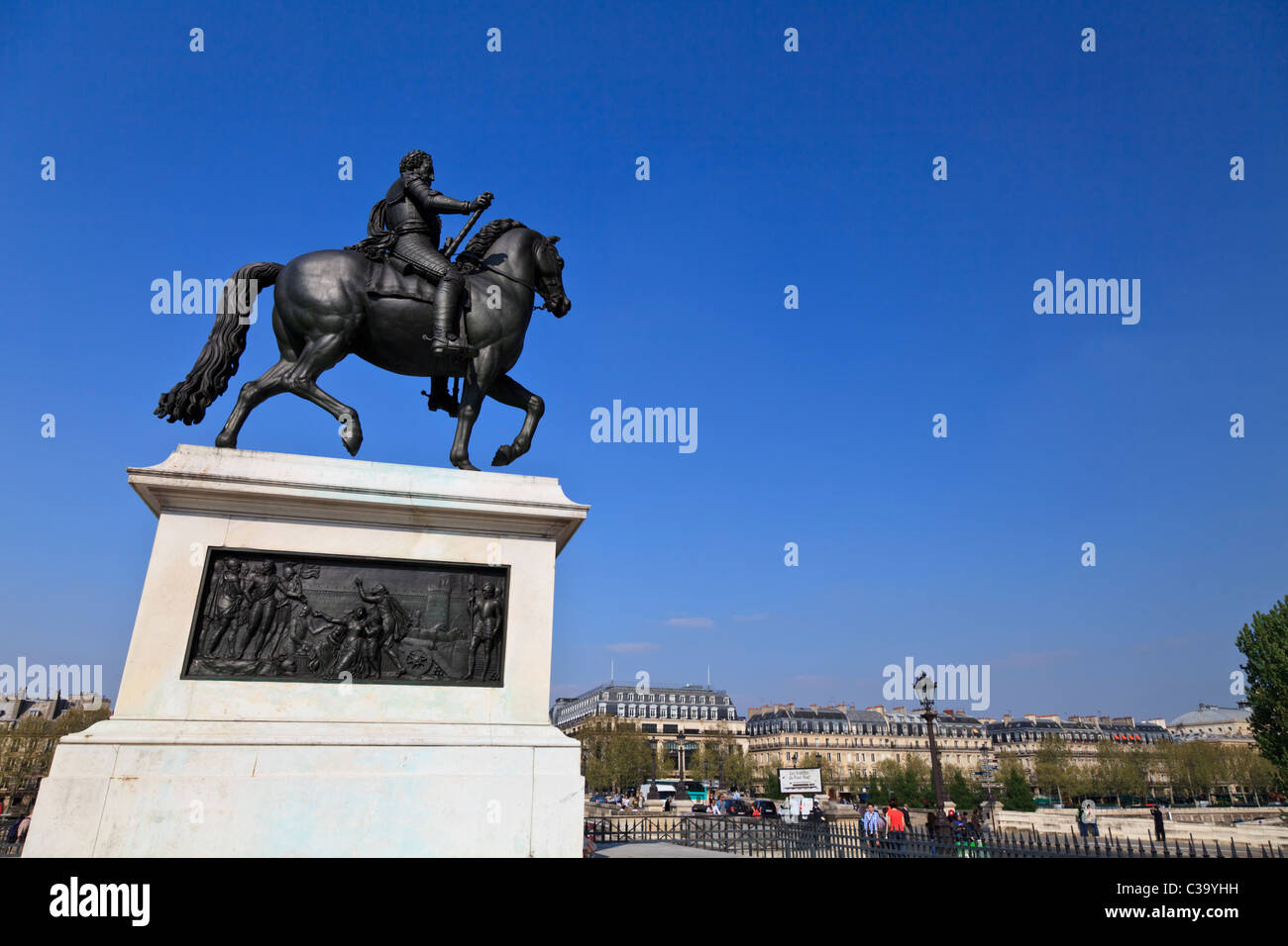 Statue of Henry IV on the Pont Neuf, Paris, France Stock Photo - Alamy