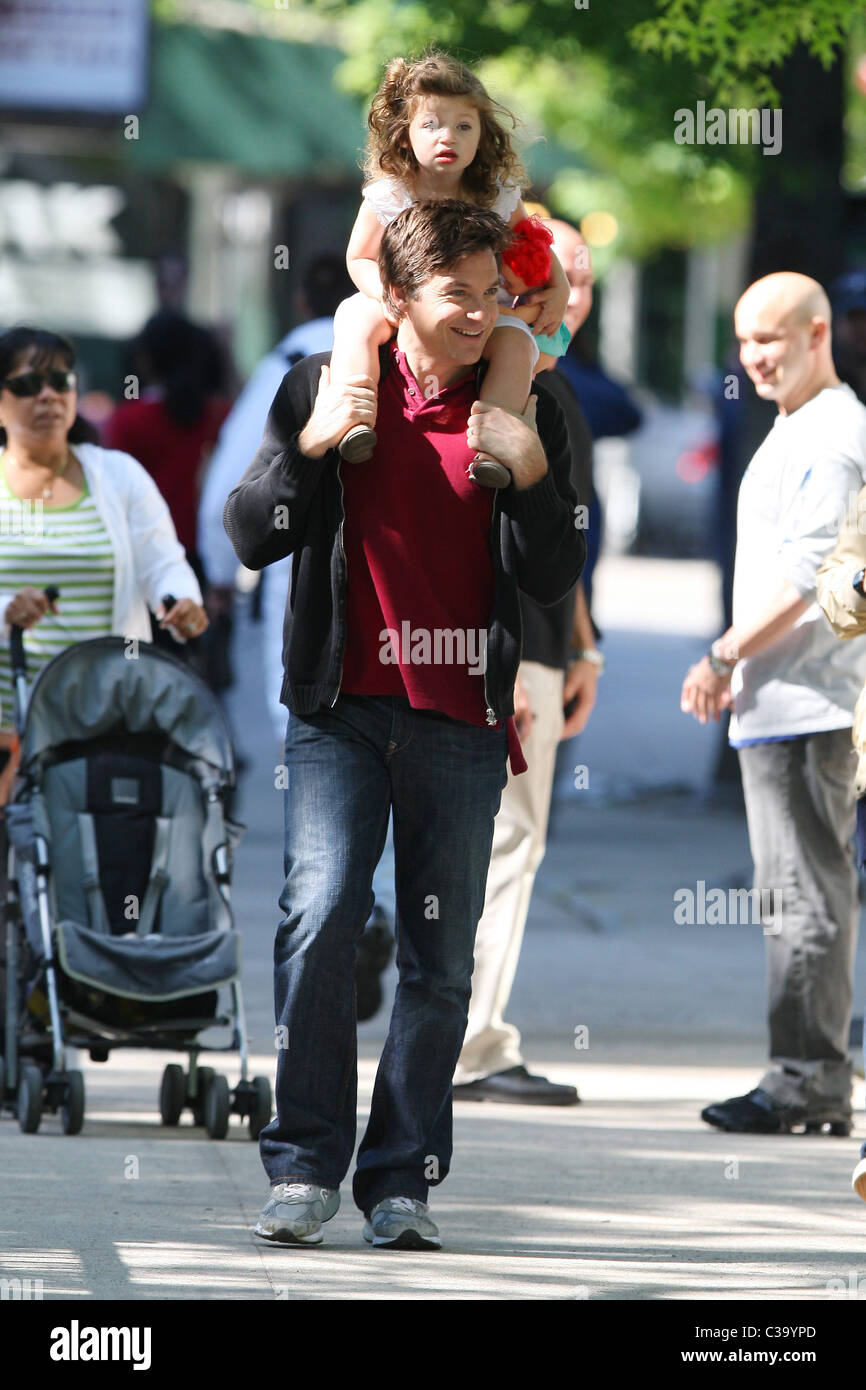 Jason Bateman carries his daughter, Francesca, on his shoulders while ...