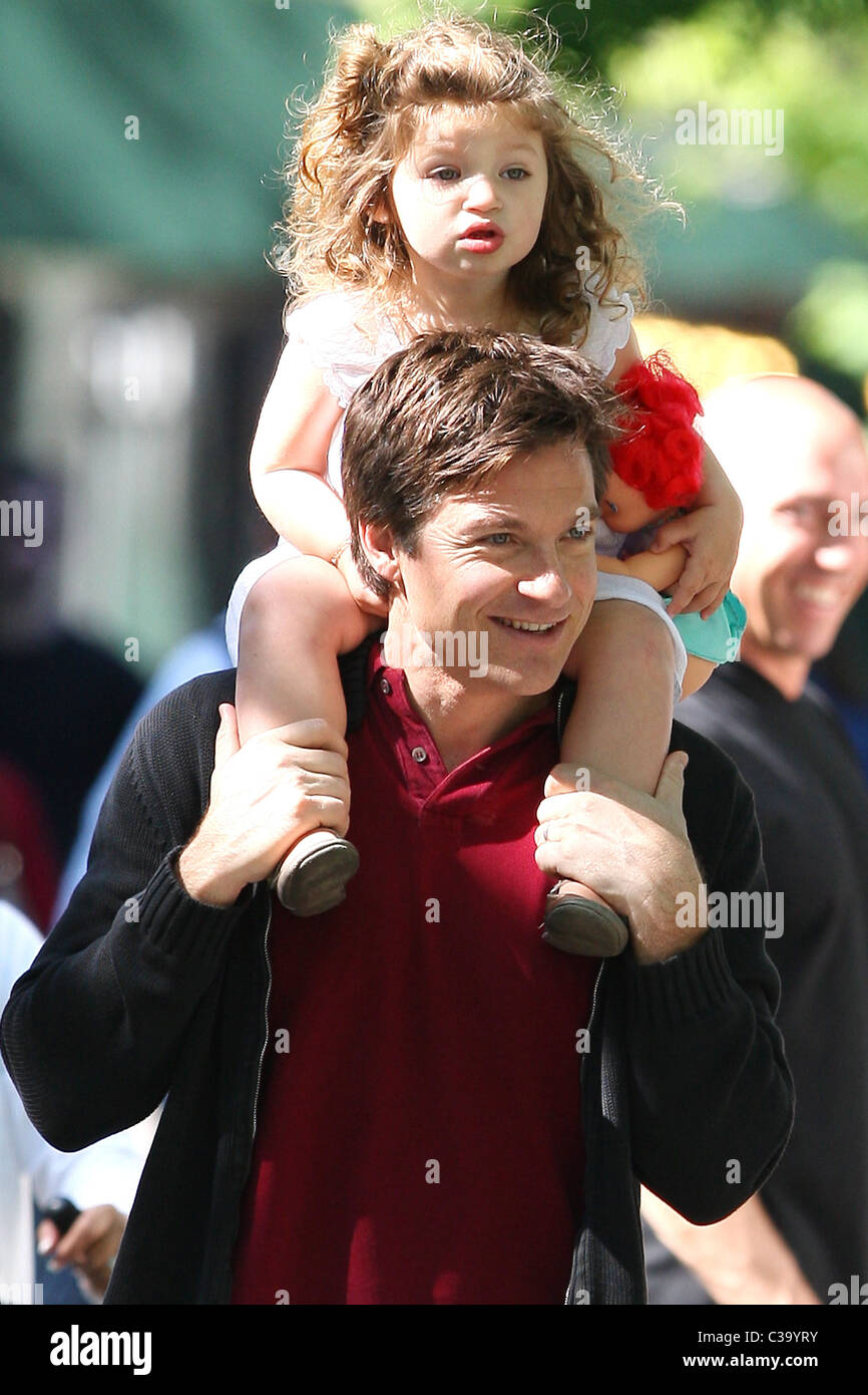 Jason Bateman carries his daughter, Francesca, on his shoulders while ...
