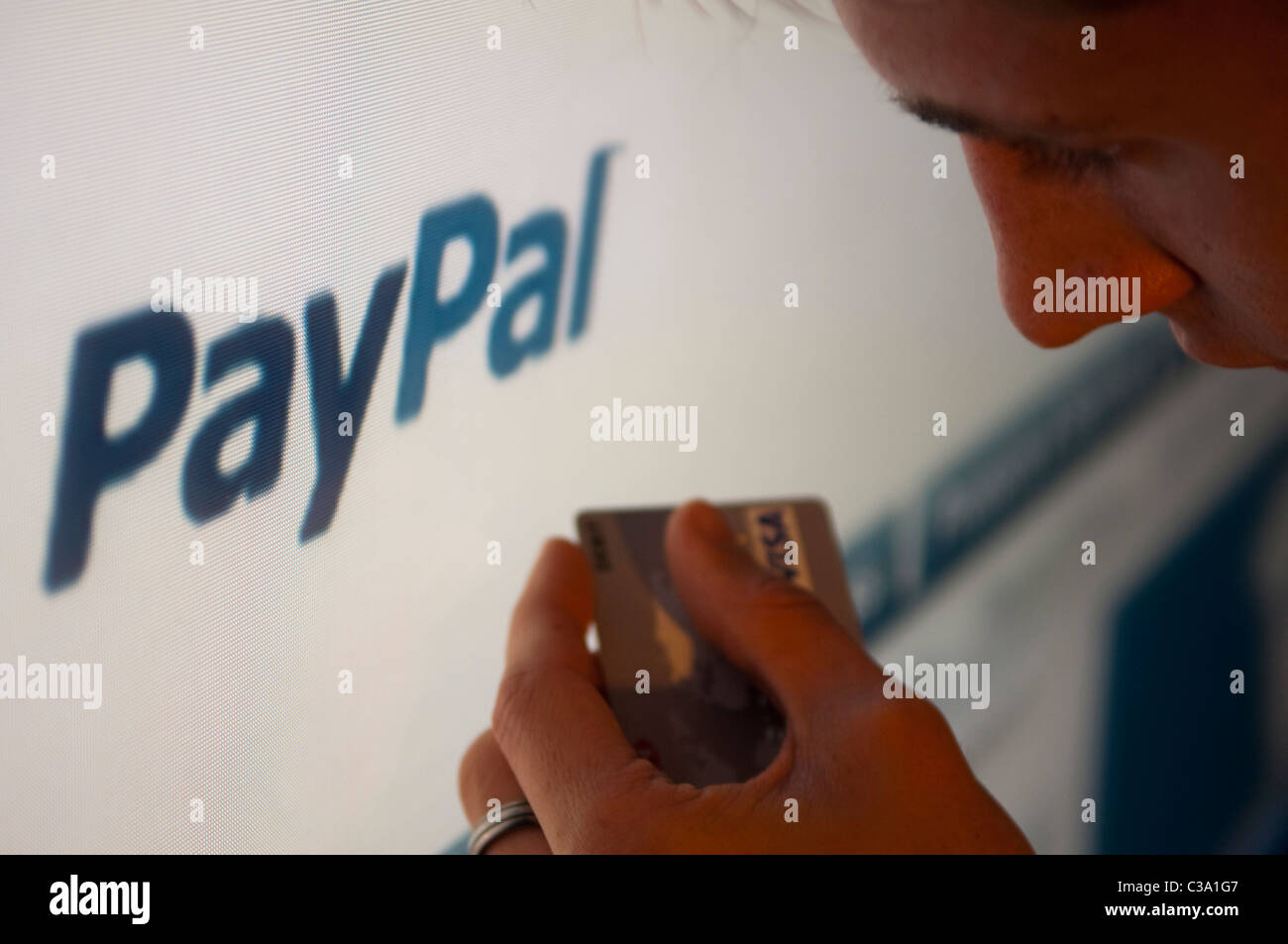 Pay pal website hi-res stock photography and images - Alamy