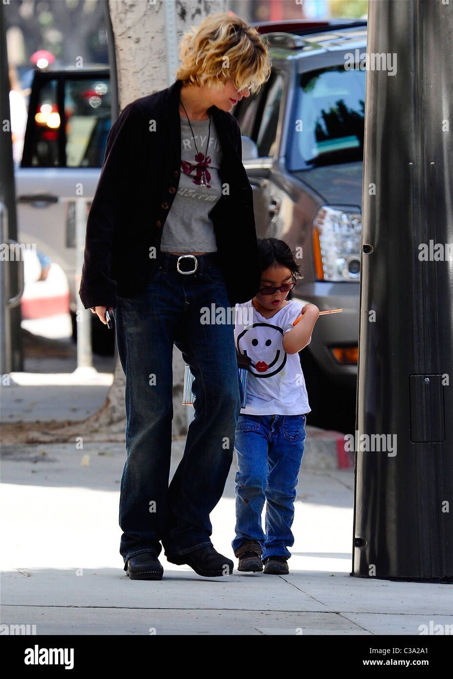 Meg Ryan picks up her adopted daughter, Daisy, from school in Santa ...
