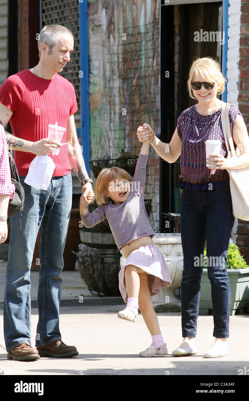 Michelle williams matilda ledger out hi-res stock photography and ...