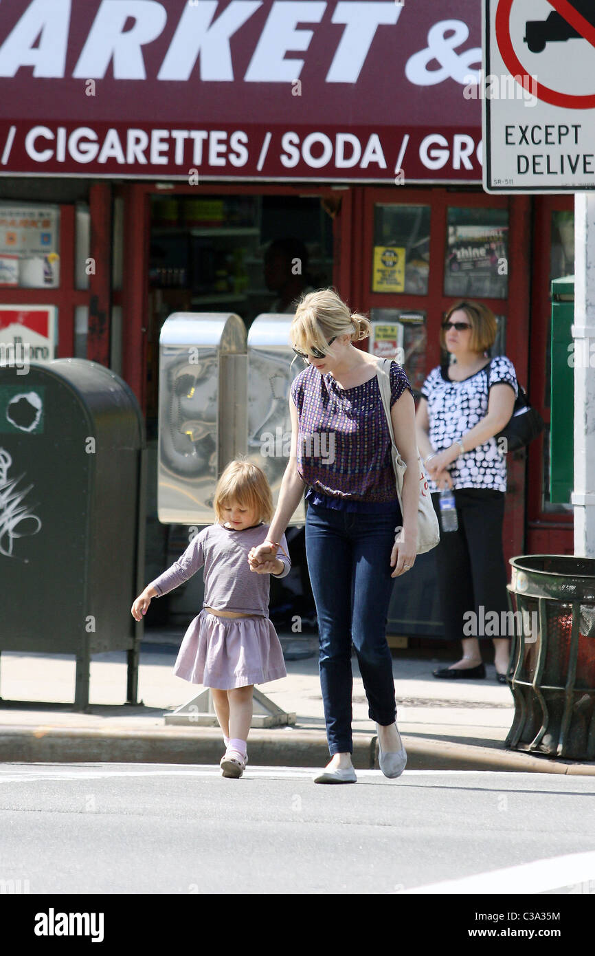 Michelle Williams and Matilda Ledger out and about in Brooklyn enjoying ...