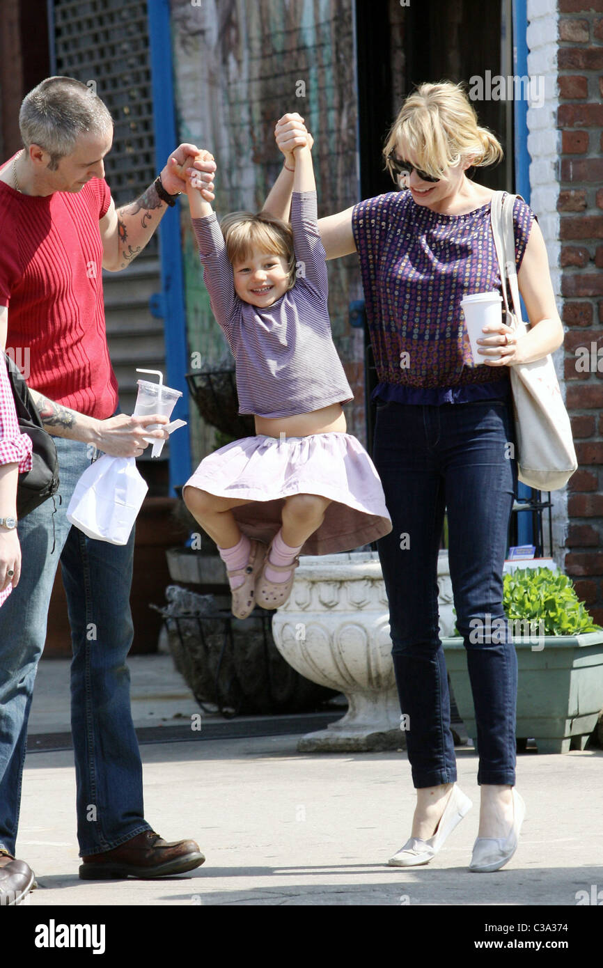 Michelle Williams and Matilda Ledger out and about in Brooklyn enjoying ...