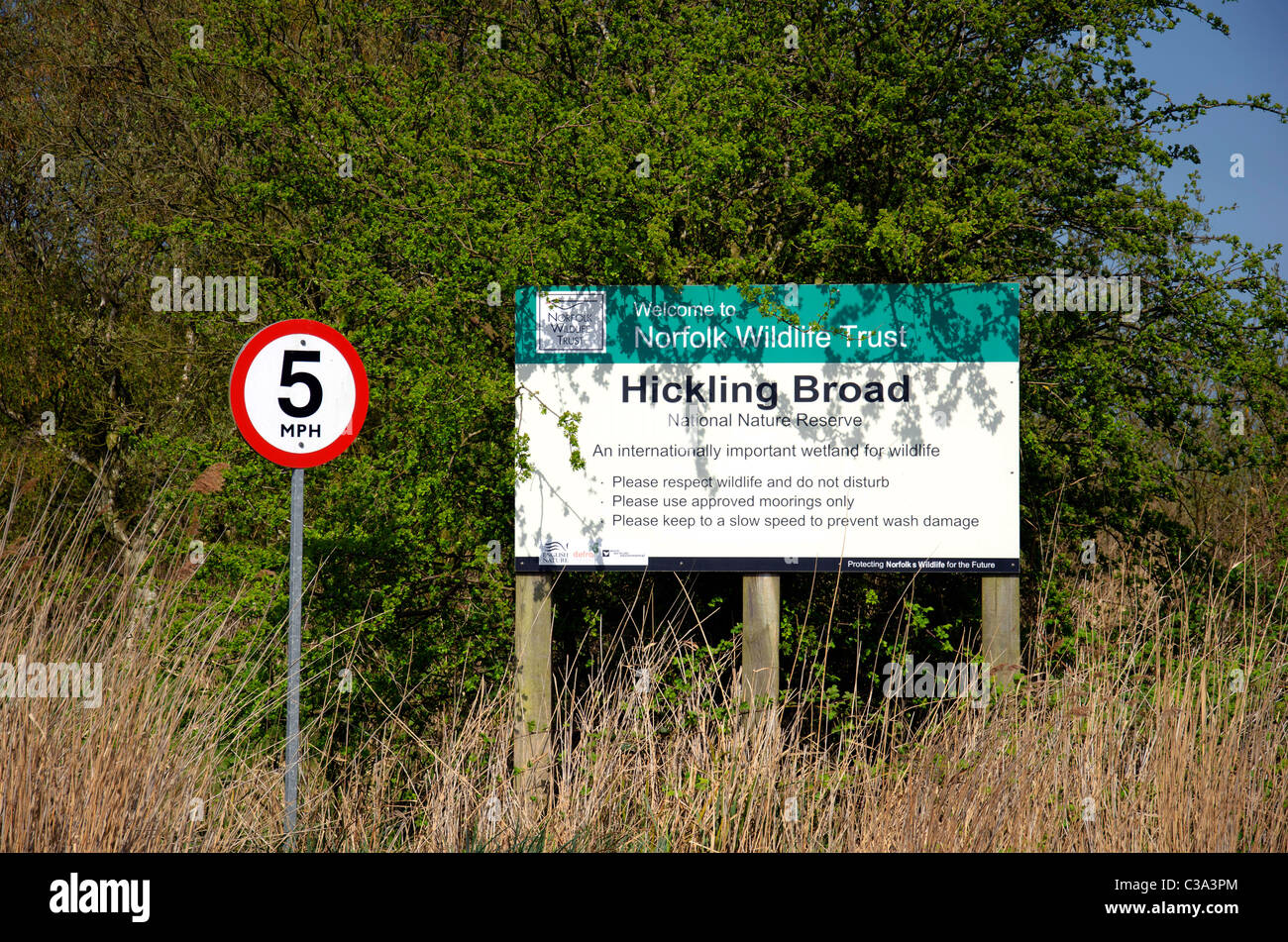 Boat speed limit sign hi-res stock photography and images - Alamy