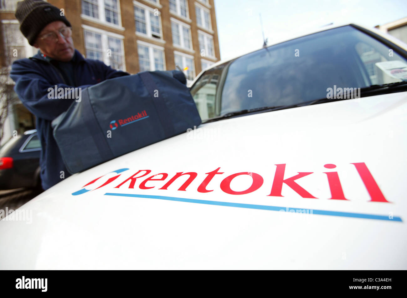 Rentokil van hi-res stock photography and images - Alamy