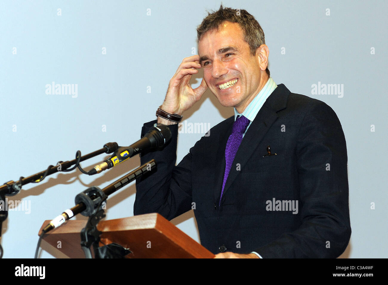 Daniel Day-Lewis Oscar winning actor Daniel Day-Lewis receives a ...