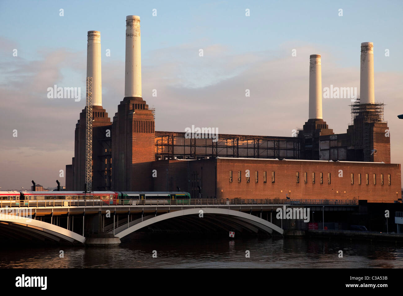 Battersea power station towers hi-res stock photography and images - Alamy