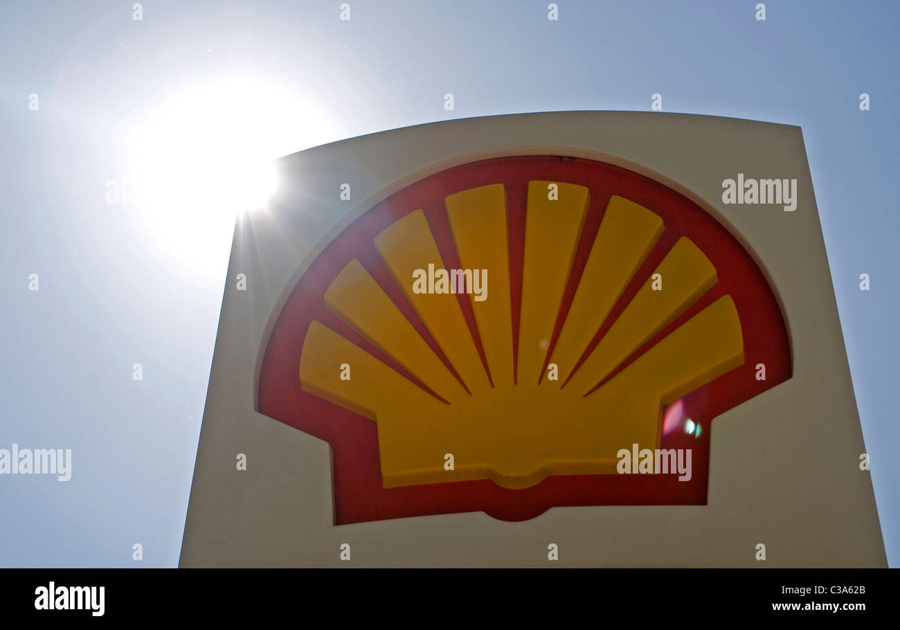 Illustrative image shell service station hi-res stock photography and ...