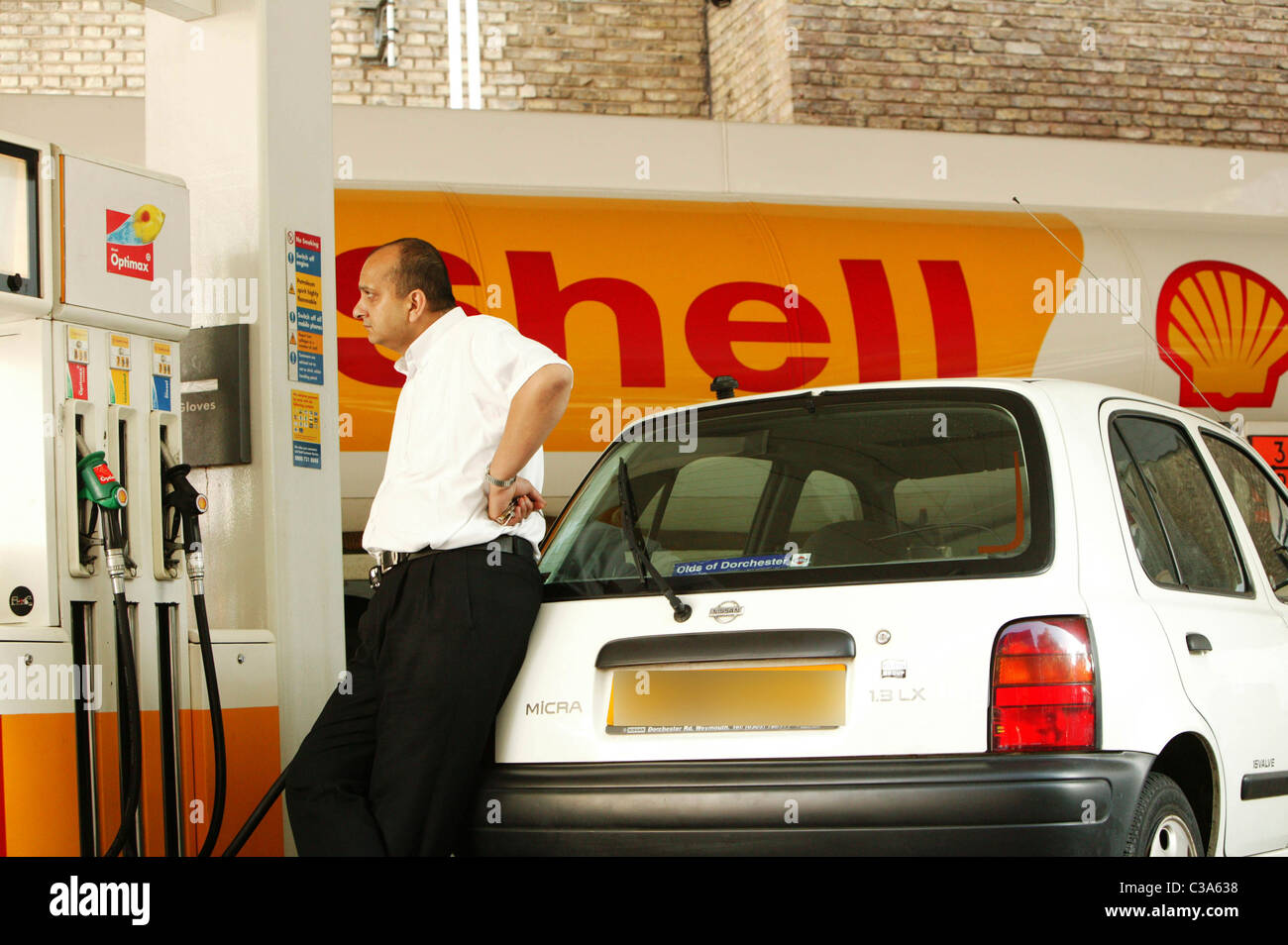 A Shell petrol station on Old Street, London Stock Photo - Alamy