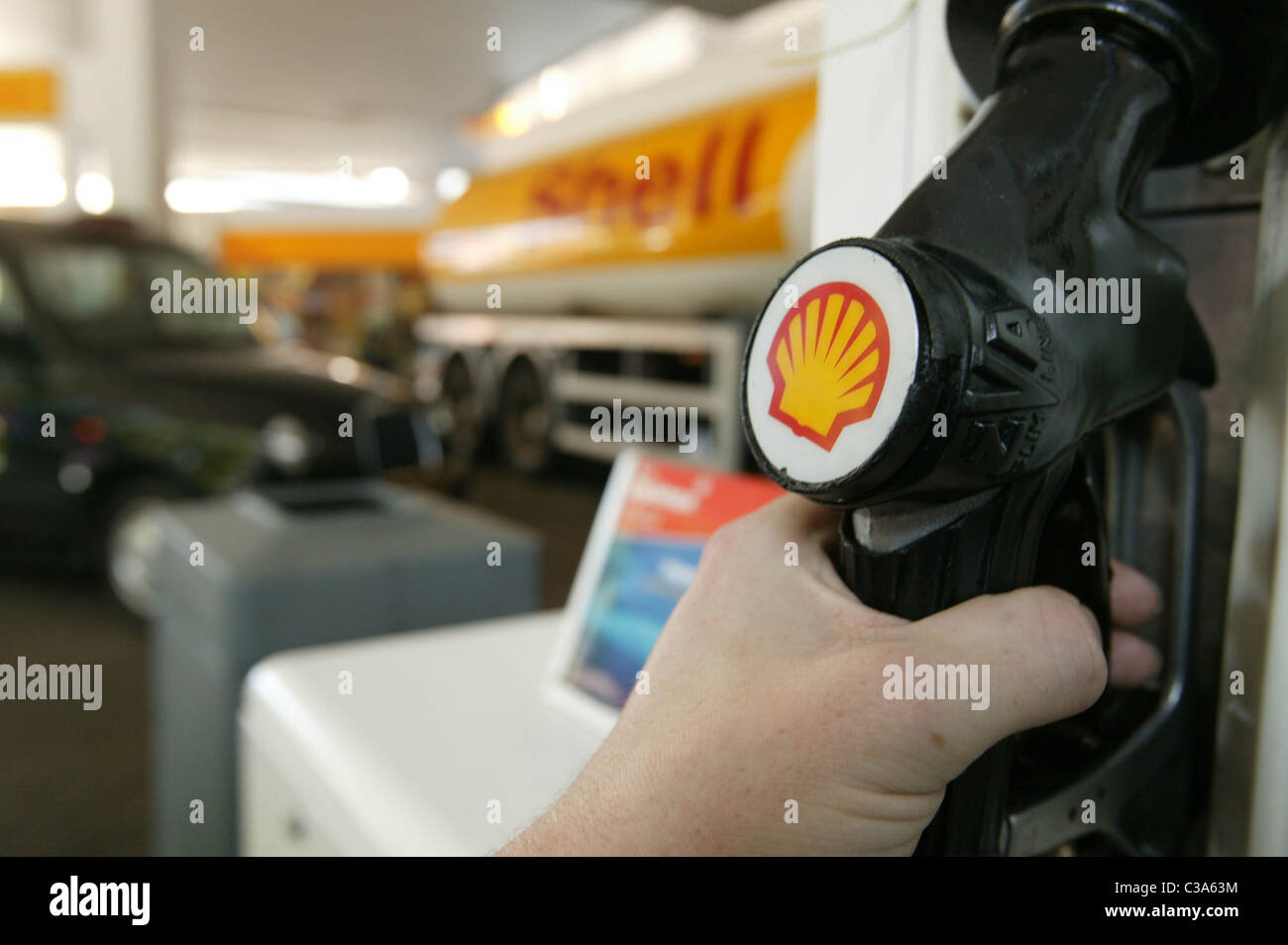 A Shell Filling station on Old Street, London Stock Photo - Alamy