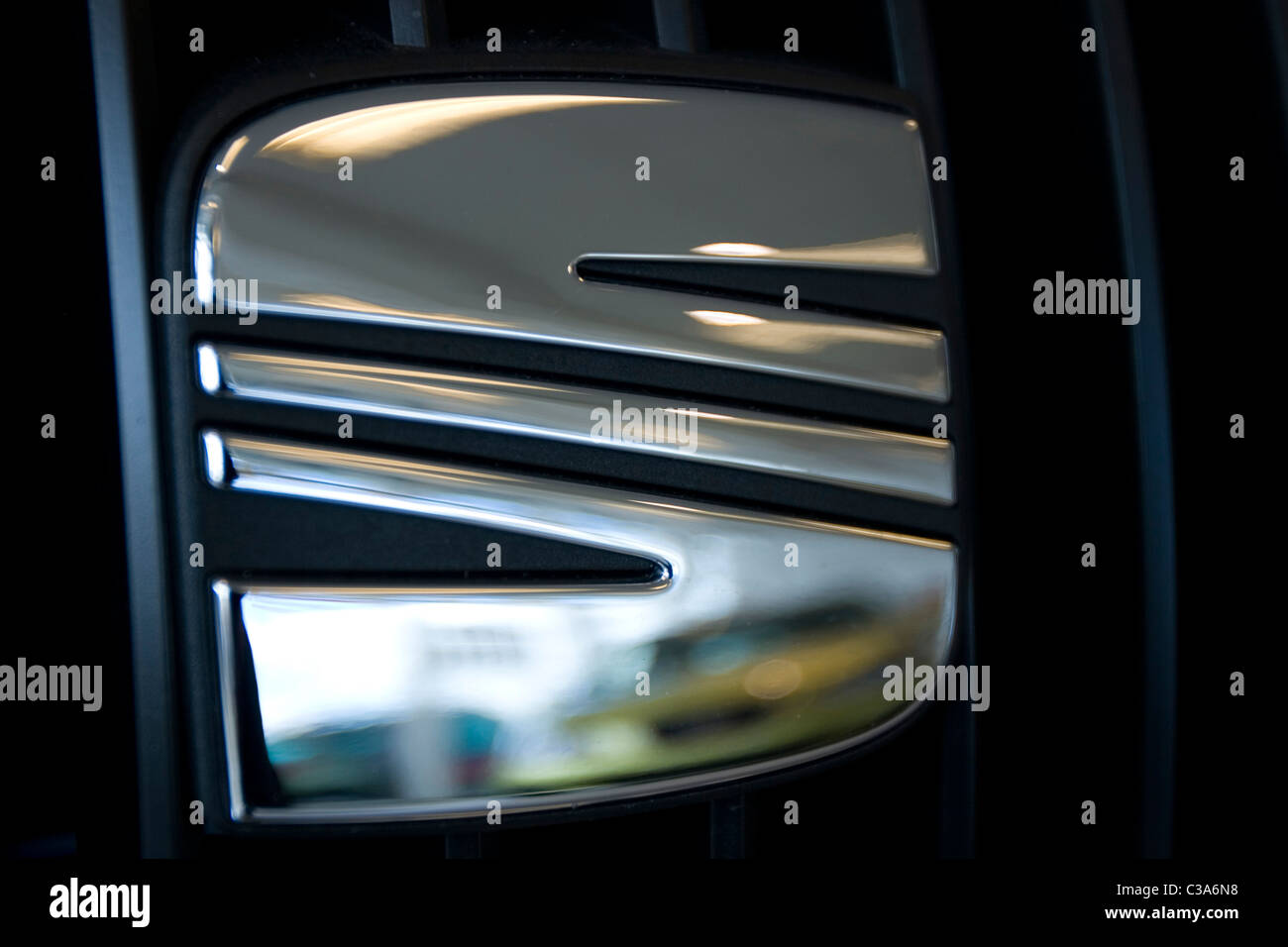 The SEAT emblem that adorns the front of their cars Stock Photo - Alamy