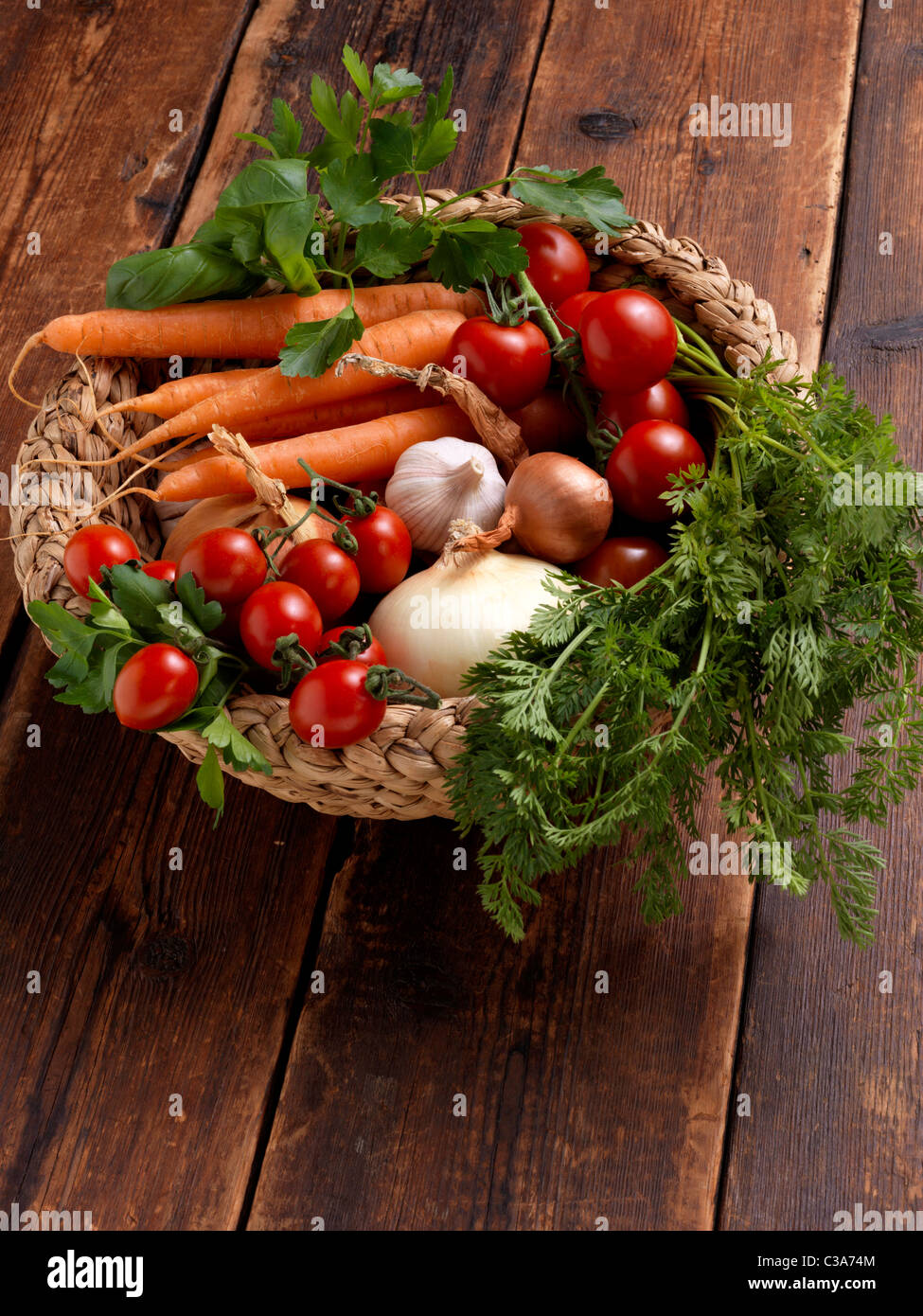 Vegetables basket hi-res stock photography and images - Alamy
