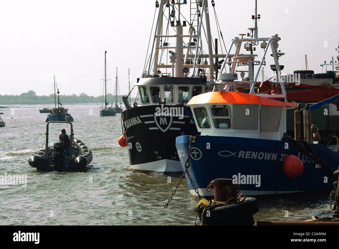 Cockle fishing boat leigh on sea hi-res stock photography and images ...