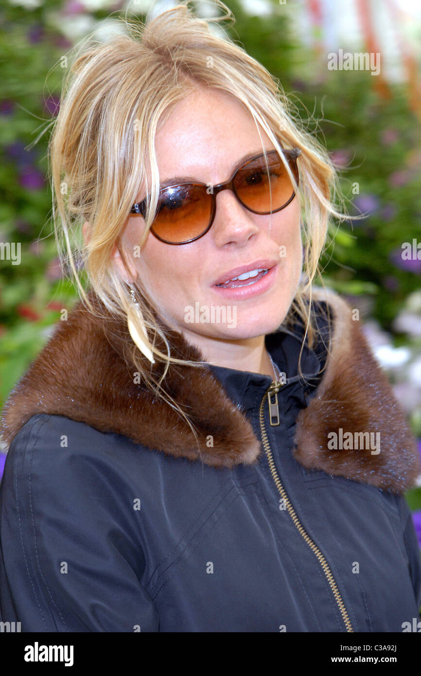 Sienna Miller Chelsea Flower Show 2009- Press and VIP preview day ...
