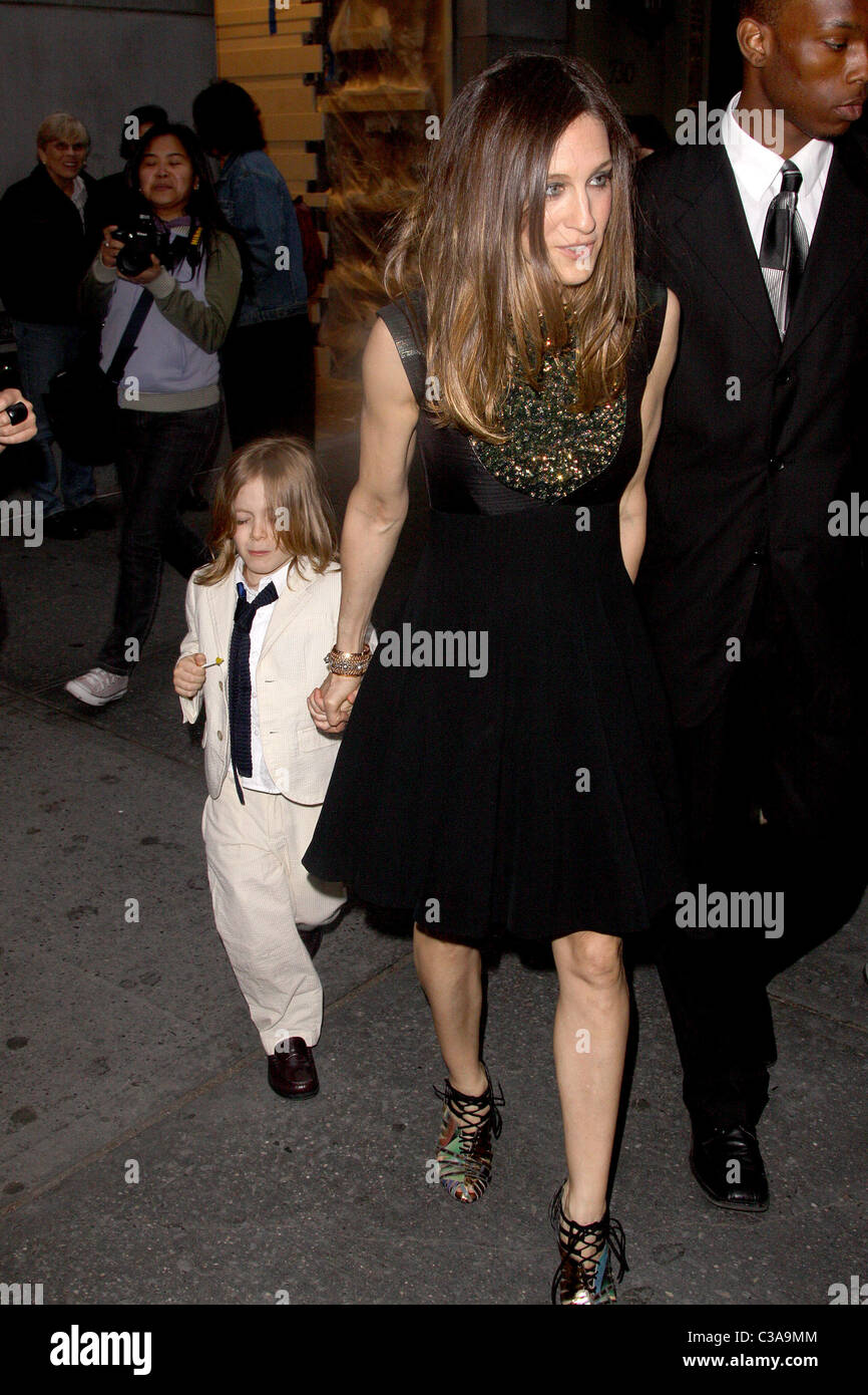James Wilkie Broderick and Sarah Jessica Parker leaving Tibor de Nagy ...