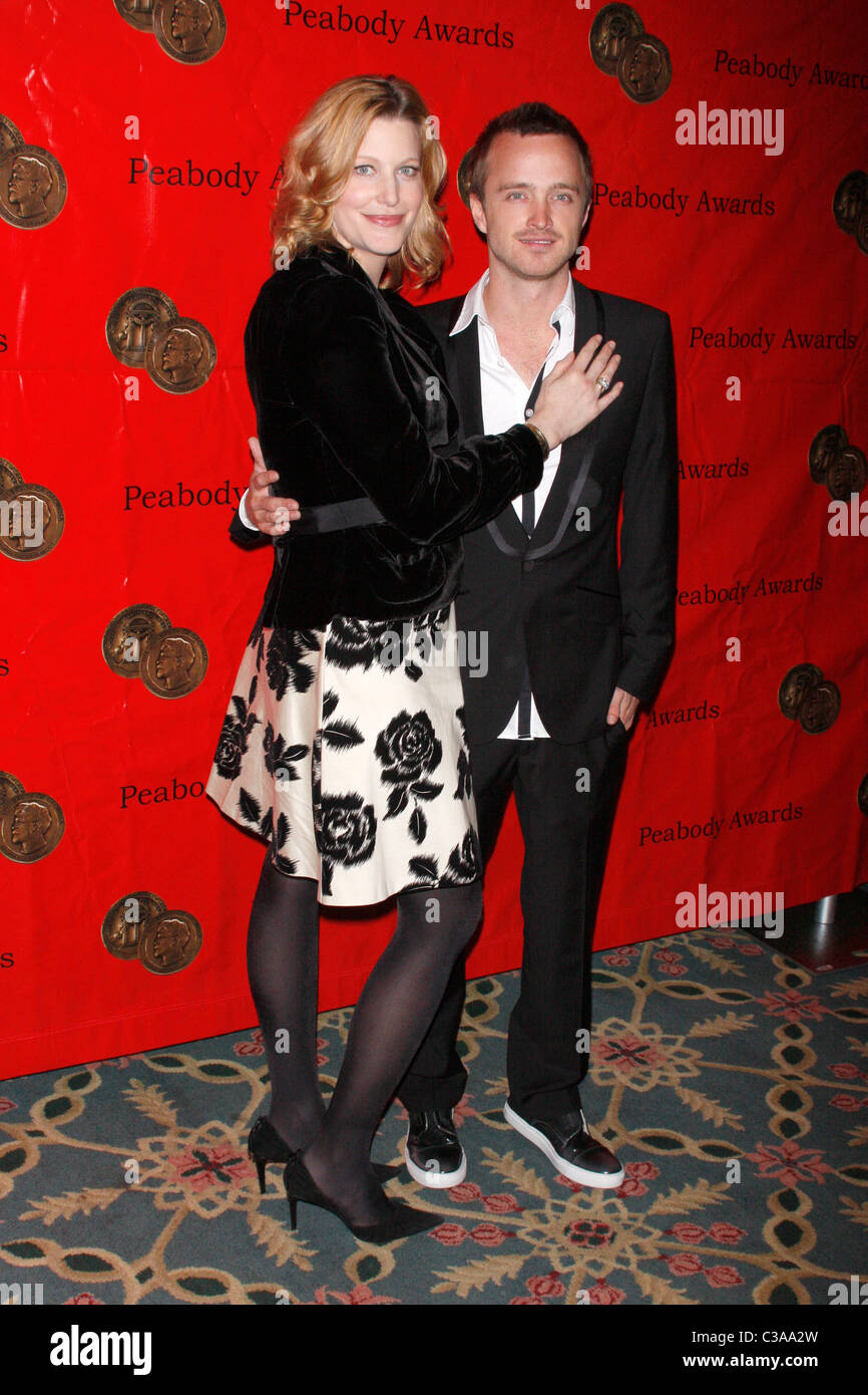 Anna gunn and aaron paul hi-res stock photography and images - Alamy