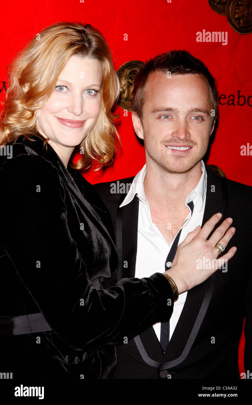 Anna gunn and aaron paul hi-res stock photography and images - Alamy