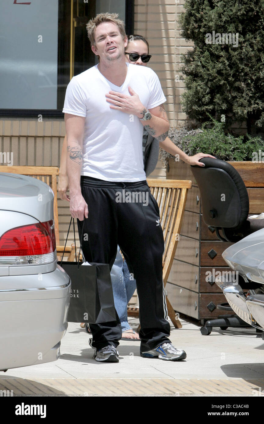 Mark McGrath Sugar Ray frontman leaving Barneys New York after shopping ...