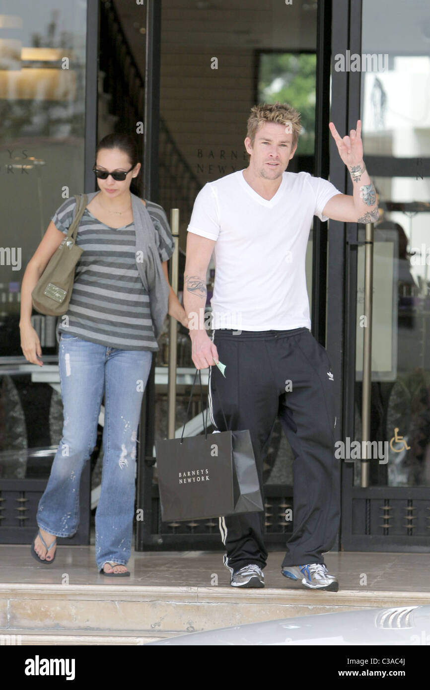 Mark McGrath Sugar Ray frontman leaving Barneys New York after shopping ...