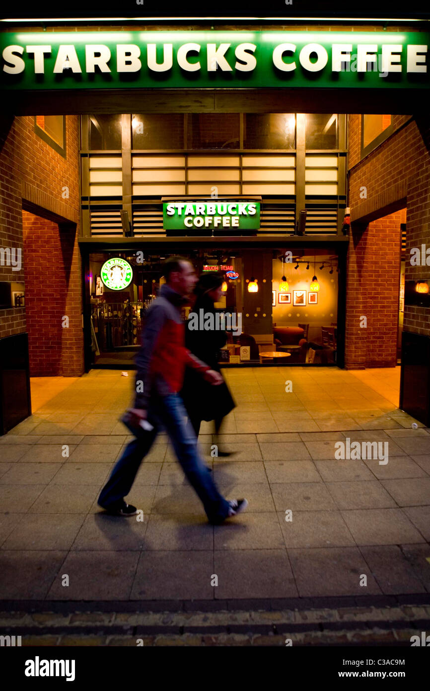Starbucks store exterior hi-res stock photography and images - Alamy