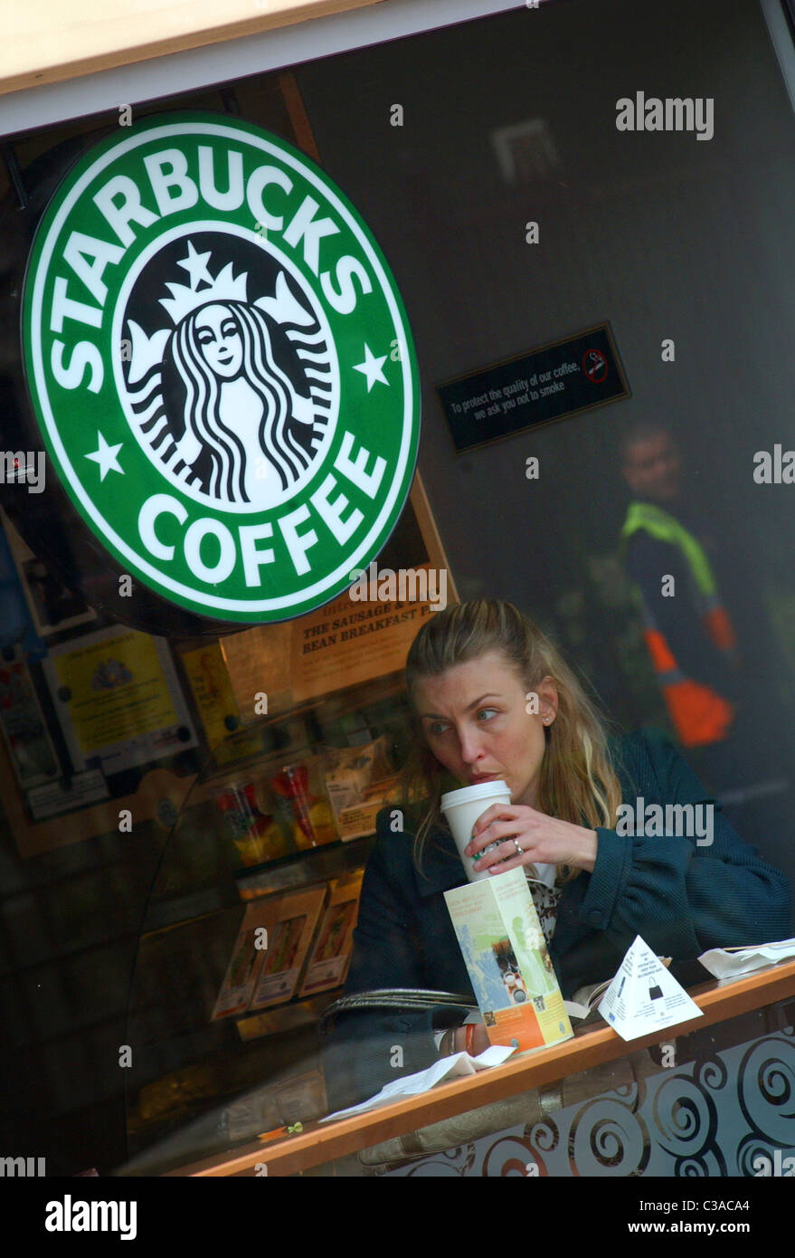 Starbucks customer hi-res stock photography and images - Alamy