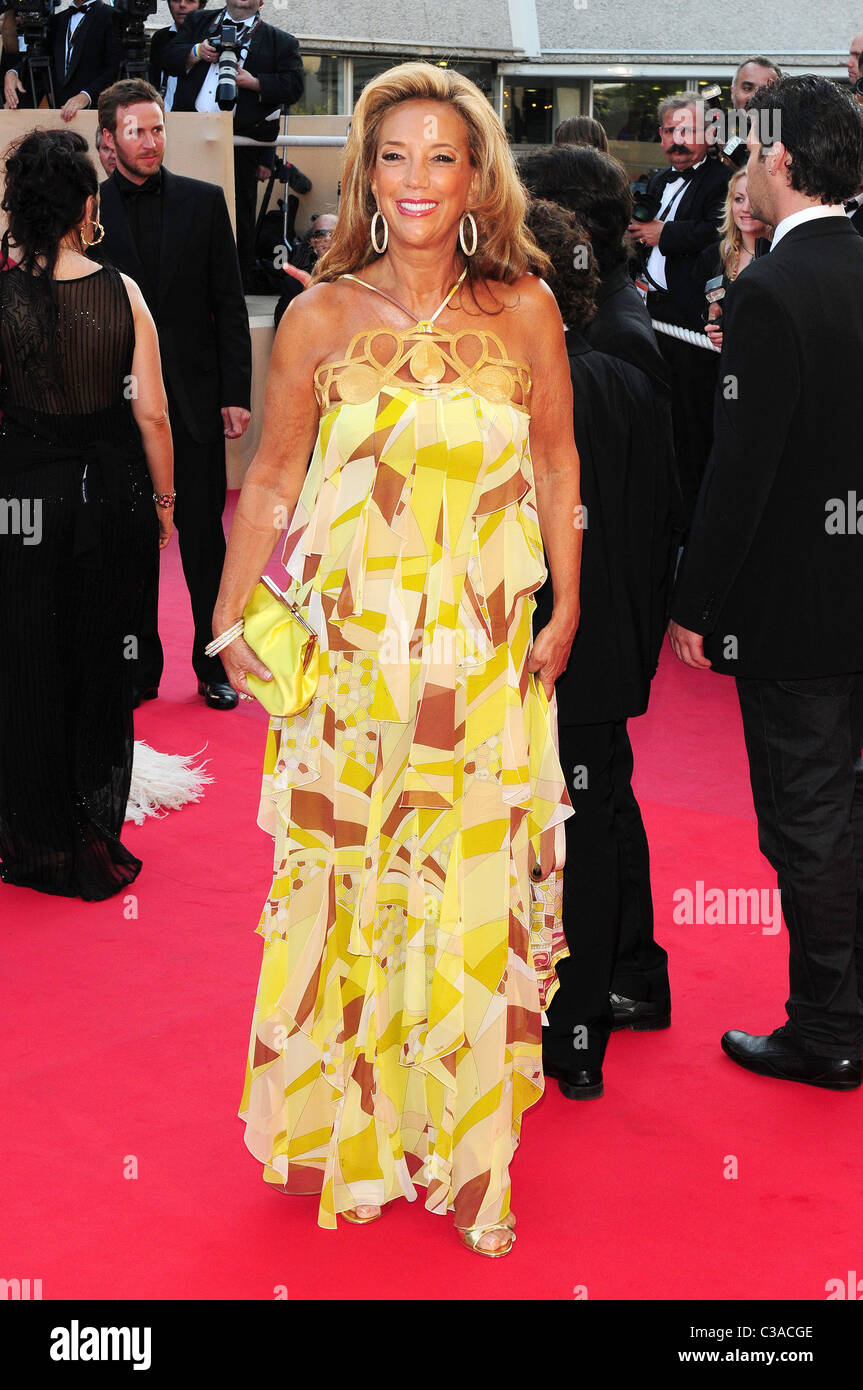 Broken embraces arrivals hi-res stock photography and images - Alamy