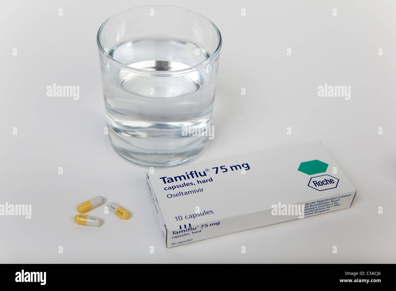 Illustrative image of a Tamiflu box and tablets Stock Photo - Alamy