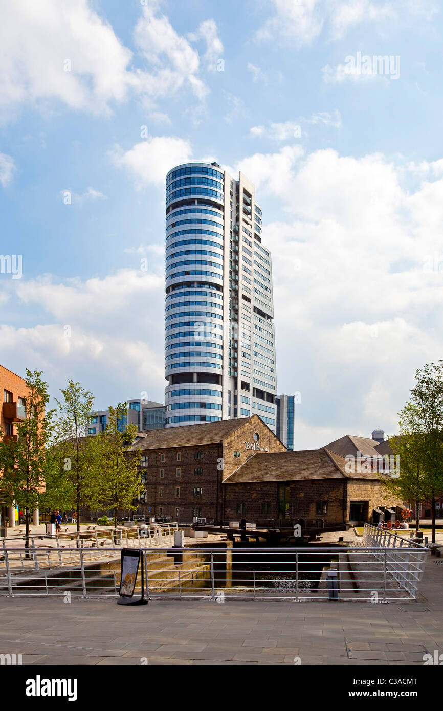 A modern tower block in Leeds city centre West Yorkshire UK Stock Photo ...
