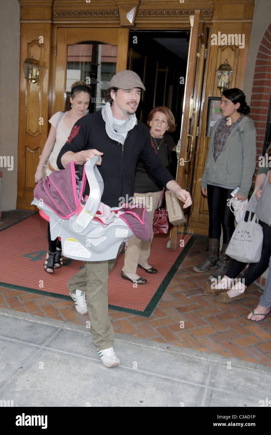 Naama Nativ and Matthew Settle 'Gossip Girl' star Matthew Settle ...