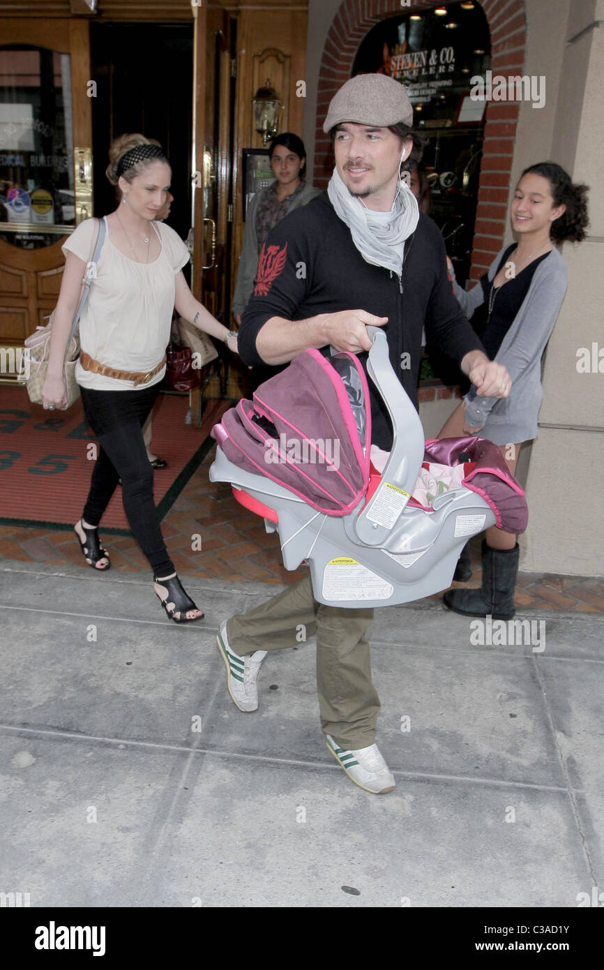 Naama Nativ and Matthew Settle 'Gossip Girl' star Matthew Settle ...