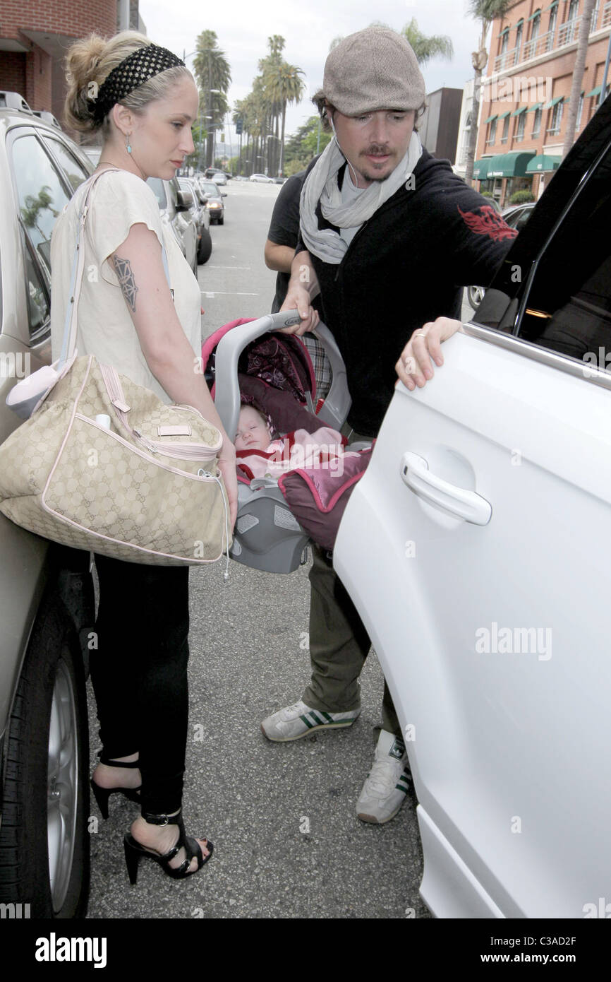 Naama Nativ and Matthew Settle 'Gossip Girl' star Matthew Settle ...