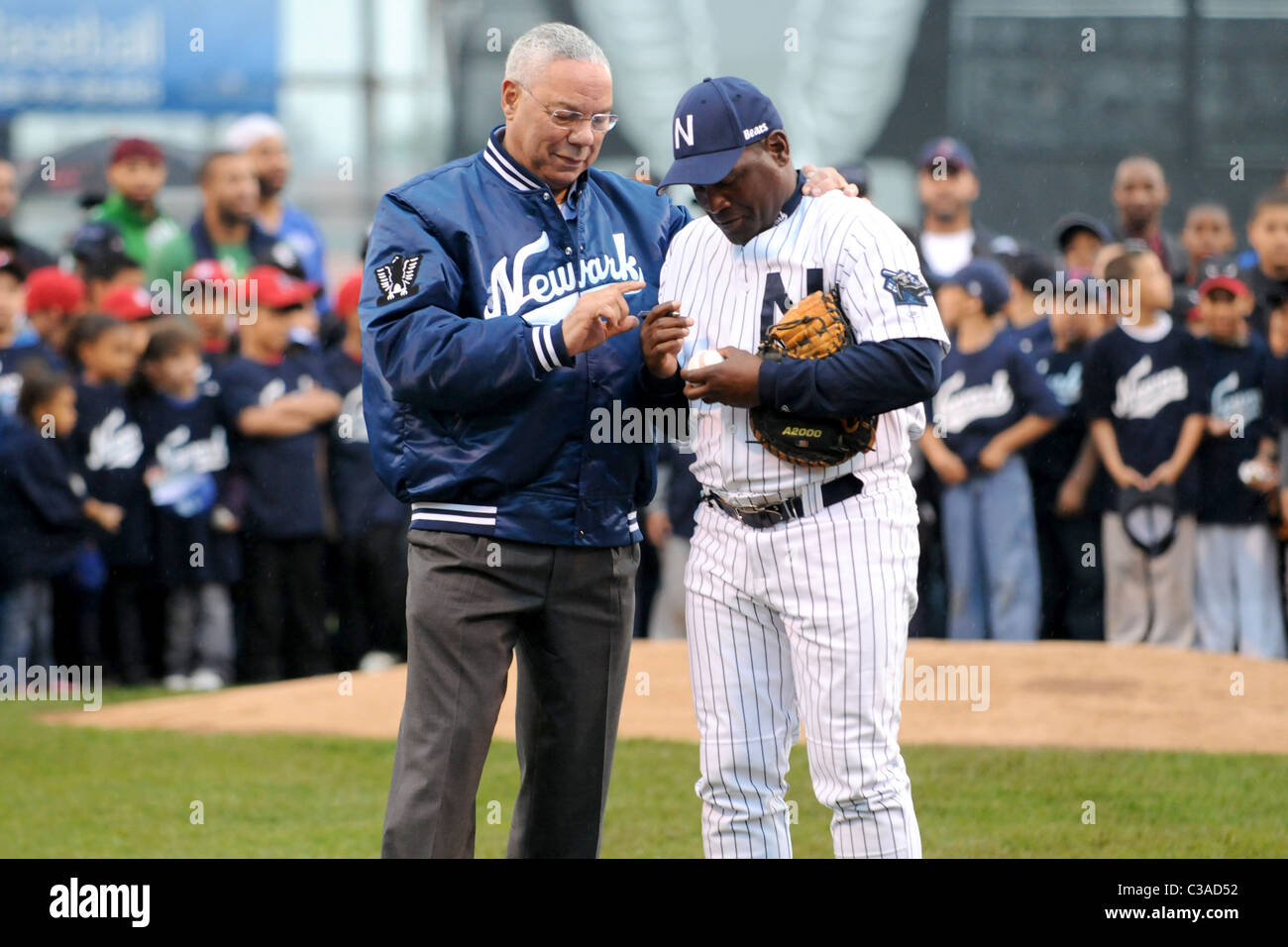 General Colin Powell and Newark Bears manager Tim Raines Newark Bears ...