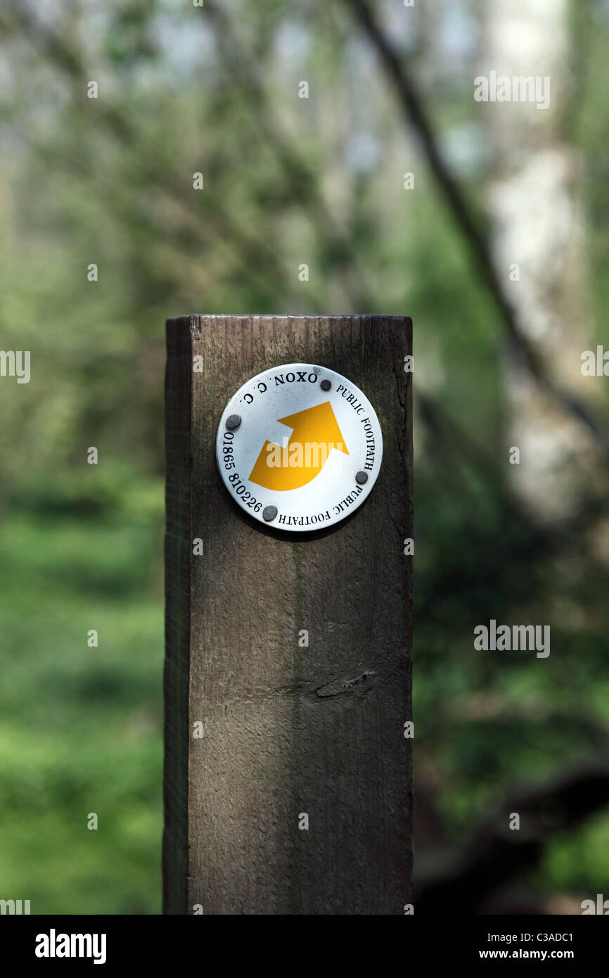 Rural footpath signs hi-res stock photography and images - Alamy