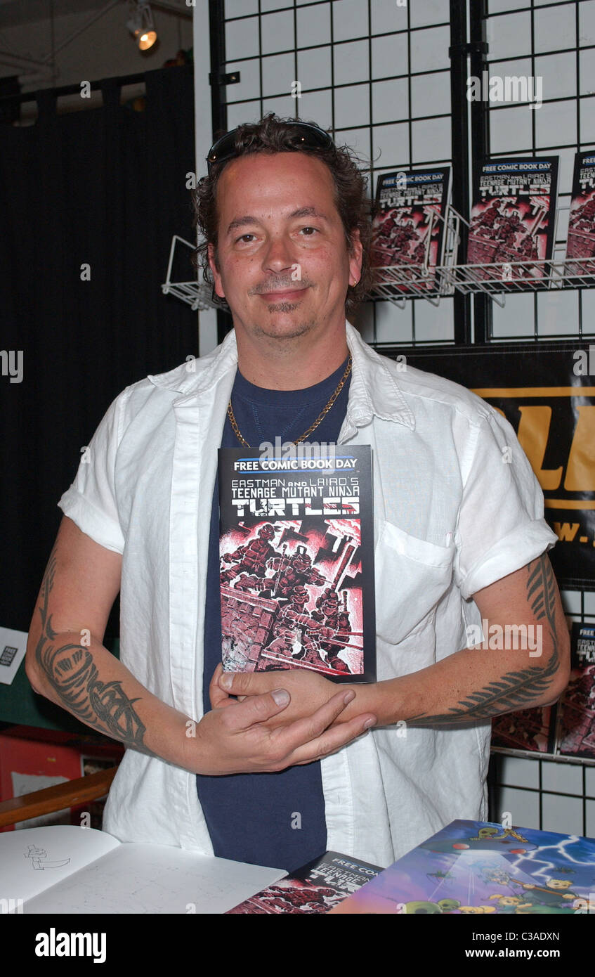 Kevin Eastman creator of Teenage Mutant Ninja Turtles William Shatner ...