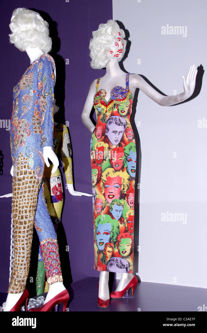 Atmosphere Metropolitan Museum's Costume Institute 'The Model as Muse ...