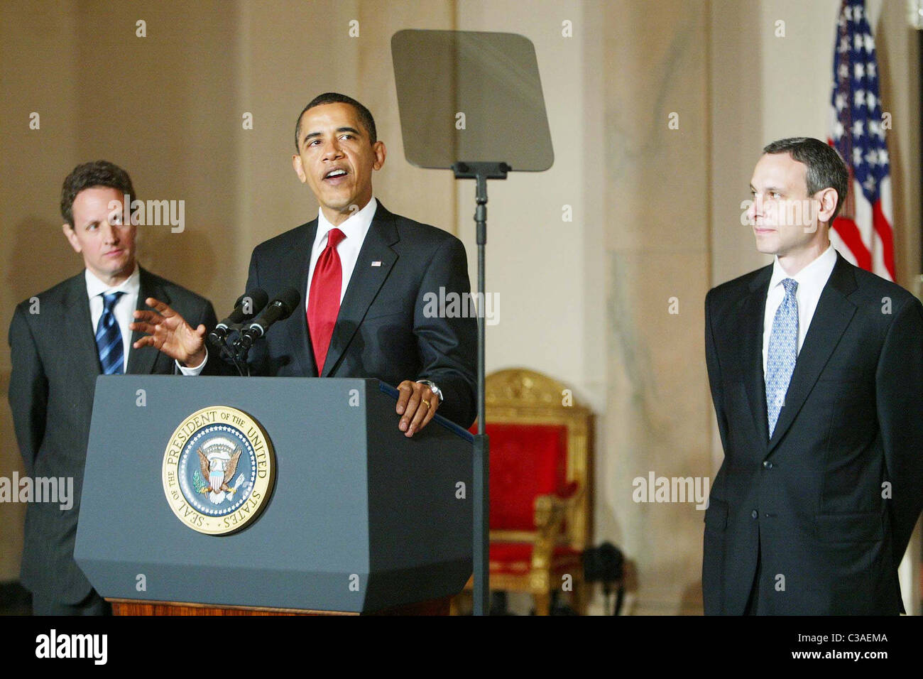 President Barack Obama, Secretary of the Treasury Timothy Geithner, and ...