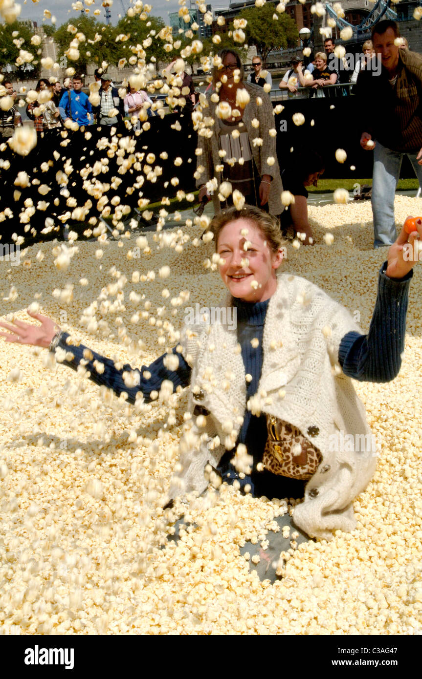 Worlds largest bucket hi-res stock photography and images - Alamy