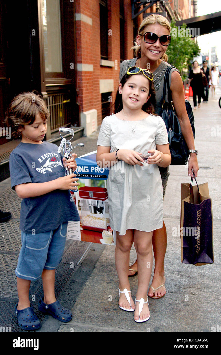 Joaquin Consuelos, Lola Consuelos and Kelly Ripa Kelly Ripa shopping in ...