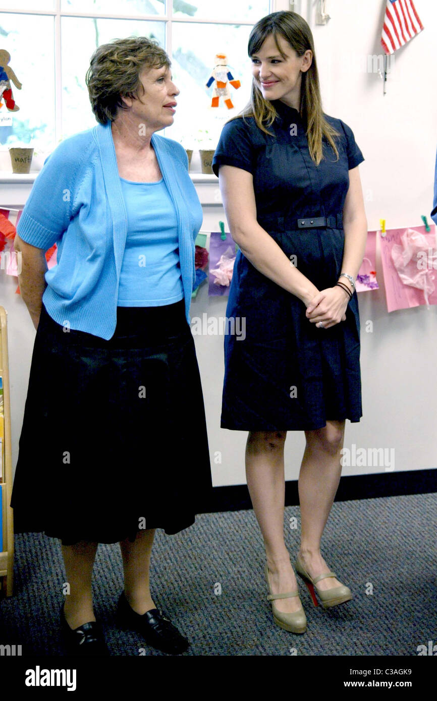 Pat Garner and daughter Jennifer Garner Jennifer Garner helps to launch ...